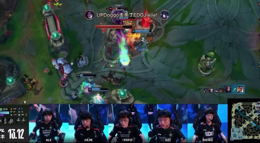 【英雄联盟】Uzi实力倒退五年，打出LPL最高击杀，赛后语音公开，Fofo当场道歉-3楼猫