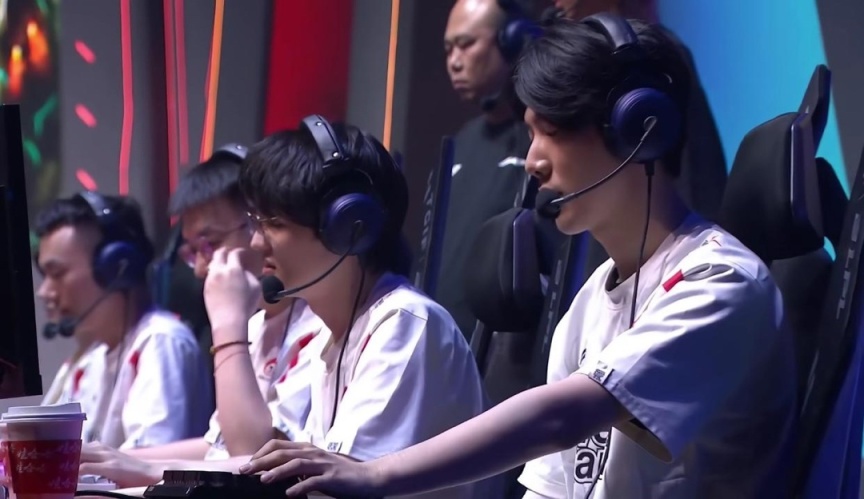 【英雄联盟】WBG暴露重大隐患，下路状态不如Uzi，TheShy送了一局，最后尽力了-3楼猫