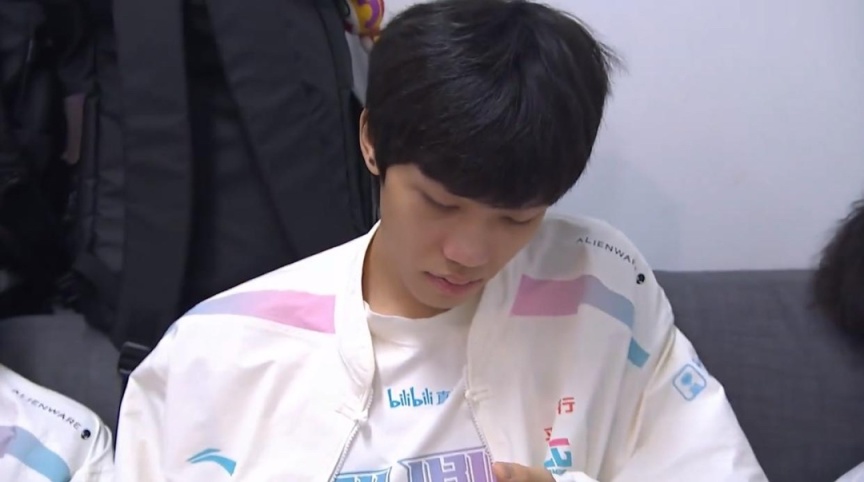 【英雄联盟】LNG一战创造历史，BLG小王变小丑，和EDG训练五五开，原来是真的-3楼猫